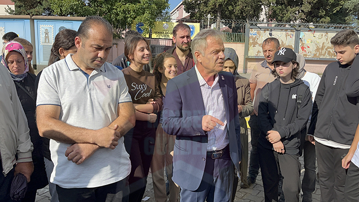 Ümit Özdağ’dan Hendekli Öğrencilere Destek
